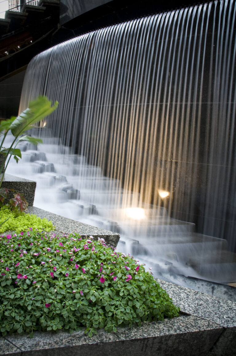 Creating a unique space with water cascades - Fluidra