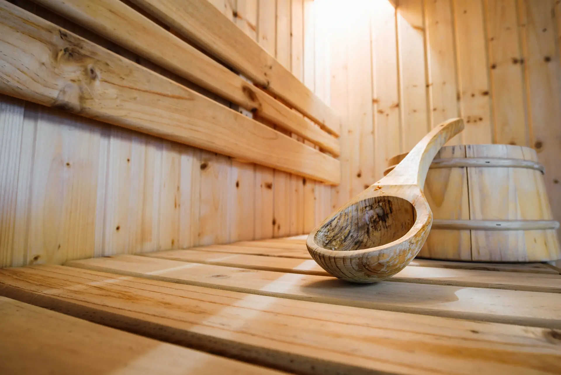 Choosing the right wood for sauna installations - Fluidra